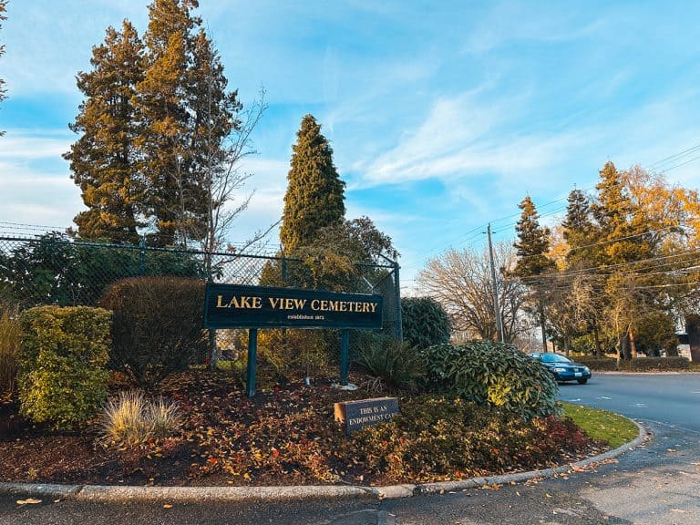 How to find the Bruce Lee Grave in Seattle's Lakeview Cemetery