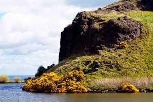 Hiking to Arthur’s Seat with kids in Holyrood Park Edinburgh
