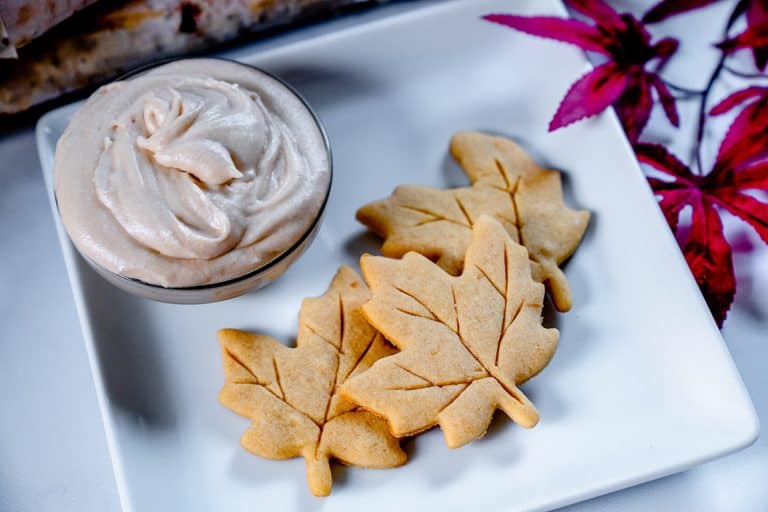 How to Make Canadian Maple Cream Cookies at Home