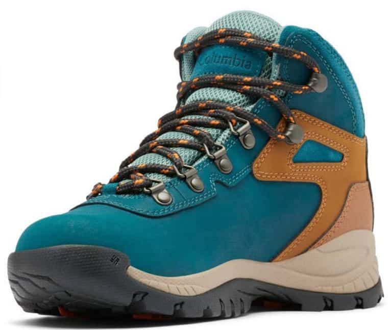 15+ Perfect Hiking Shoes for Women who love to trek