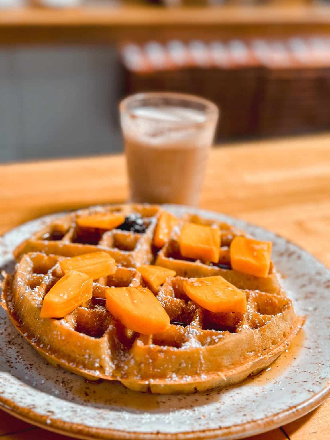 17 Delicious Restaurants for Breakfast at Santa Monica (2024)